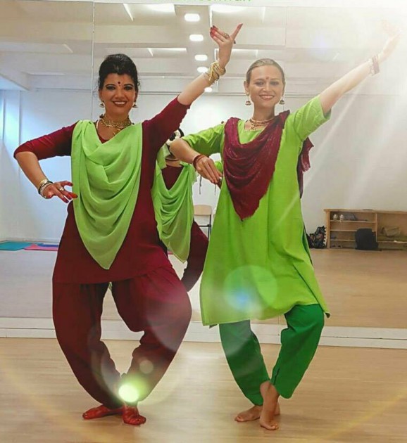 Indian Temple Dance Online Free trial lesson Bhakti Devi | Yoga Guide