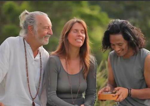 „A Deeper Light Tour“ | Deva Premal & Miten mit Manose | Yoga Guide